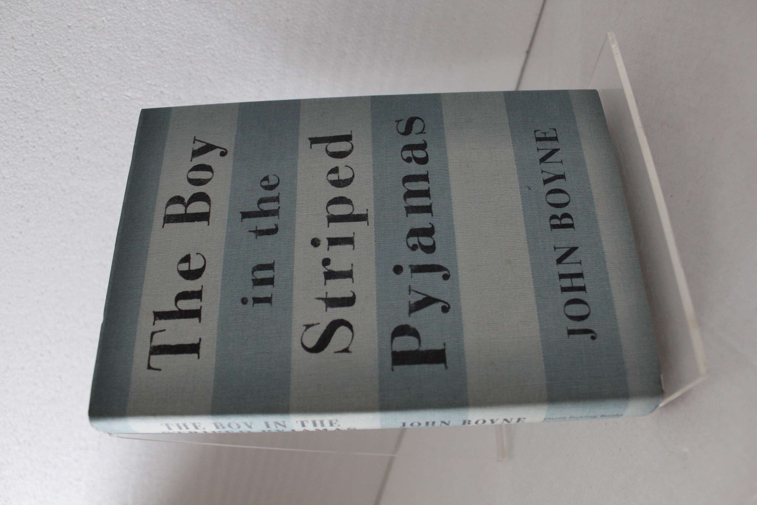 The boy in the striped pyjamas / John Boyne